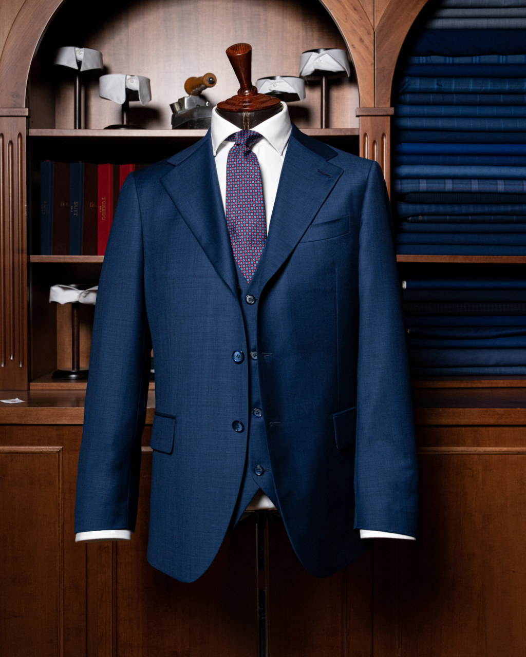 Giotto 3-Piece Light Blue Suit: Distinct Business Elegance